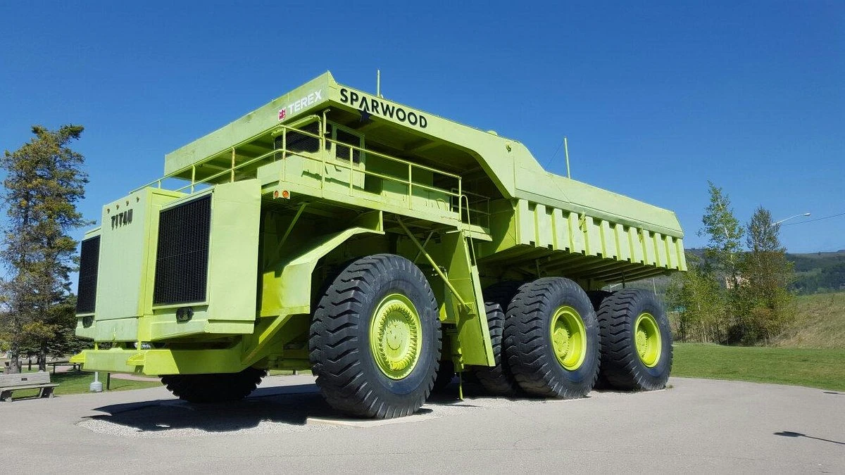 plz add ultra class dump trucks plz | Fandom