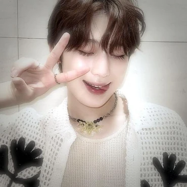 WHICH PFP 🧍‍♀️ | Fandom