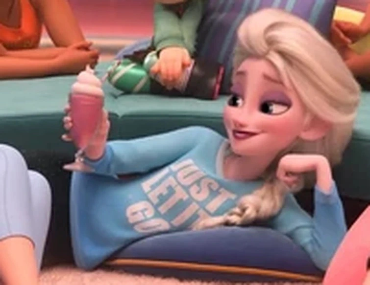 What is elsa holding? (Wrong answers only) | Fandom