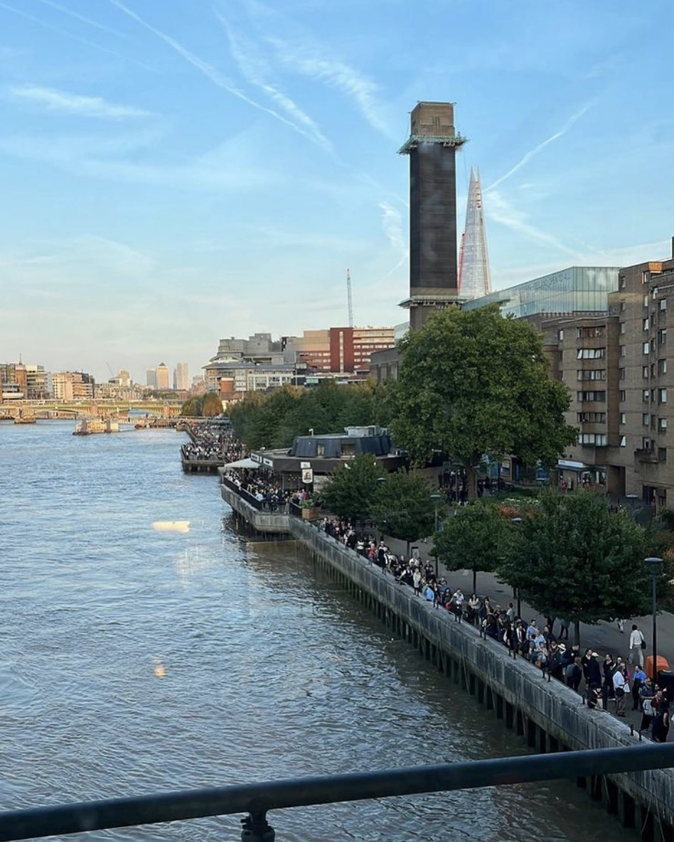 The Queue in London, Yesterday Afternoon | Fandom