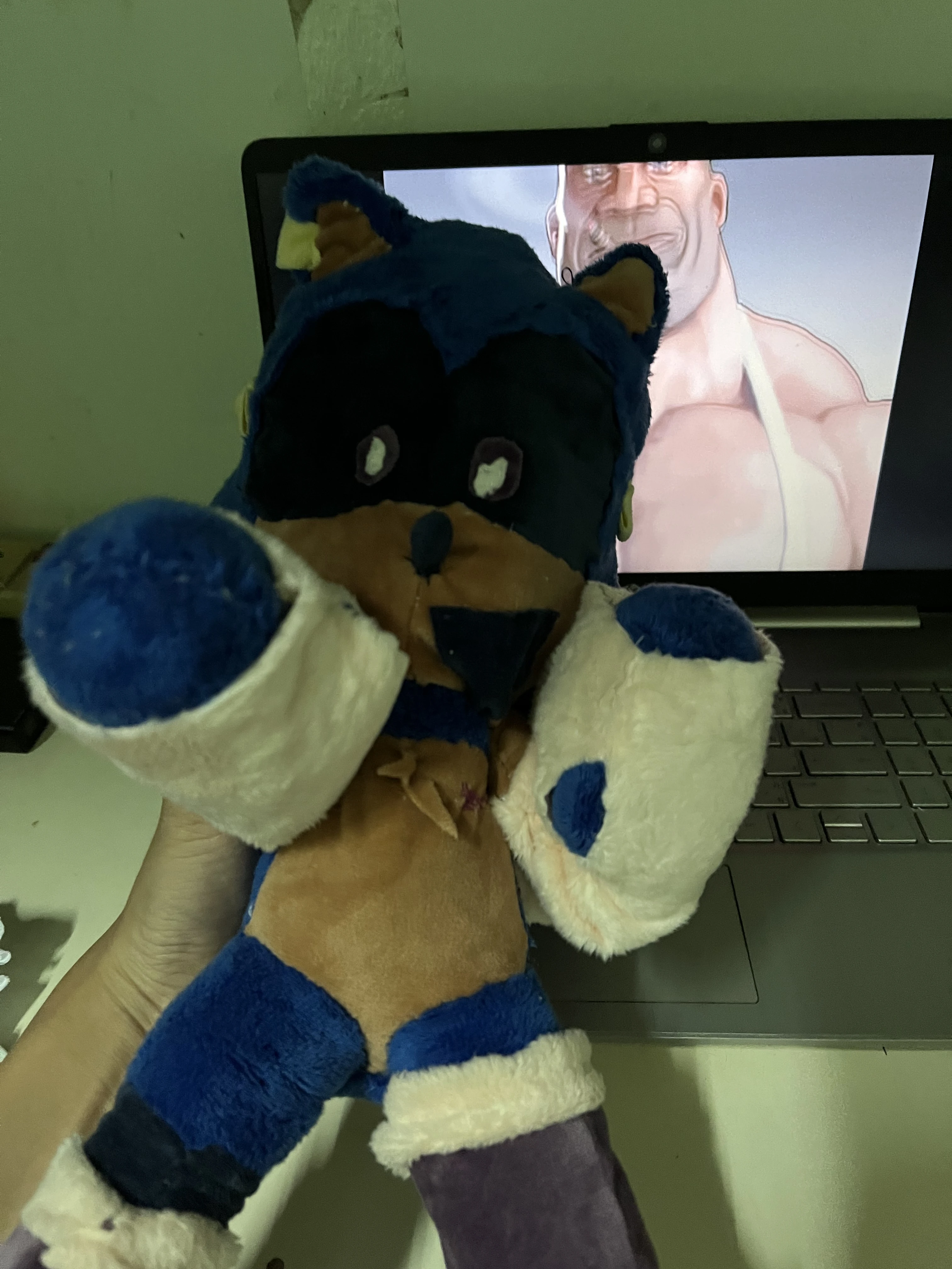 Curse now has gloves, proper gloves, not a bunch of fabric stitch ...