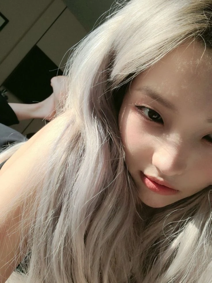 soyeon put those feet AWAY!!!!!!!!!! | Fandom