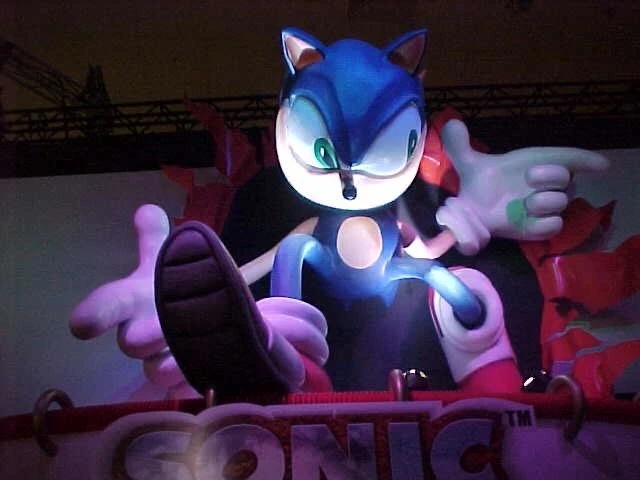 30th Anniversary Post: Sonic Statue Review: The Enormous Sonic ...