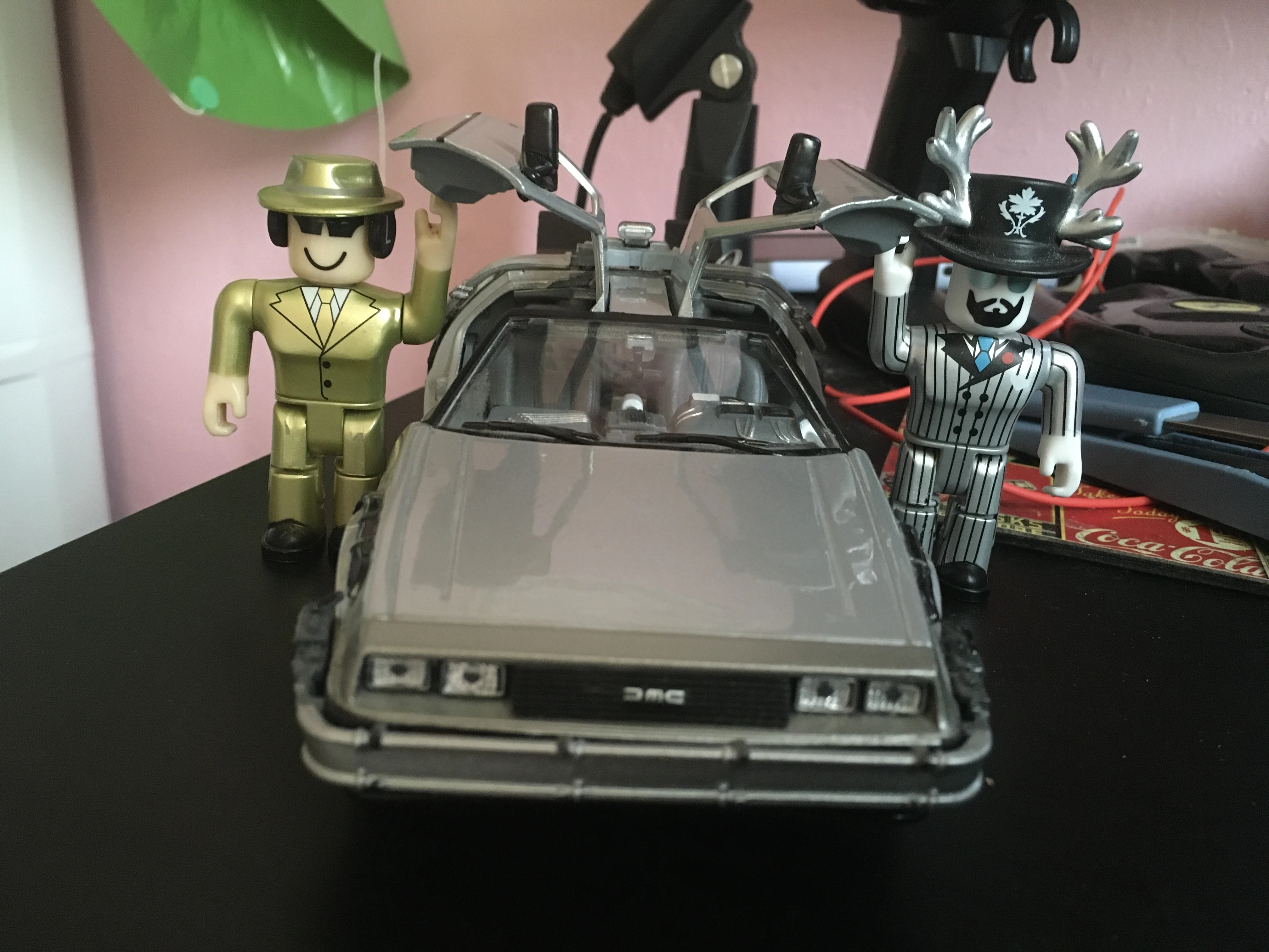 3 photos of Asimo/Badcc figurines with a Delorean | Fandom