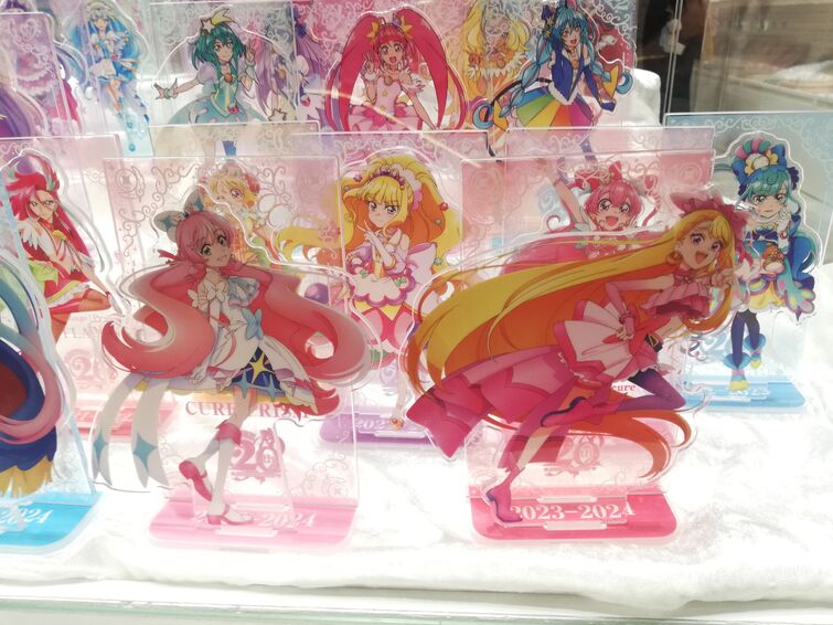 The "Hirogaru Sky! PreCure" team's 20th anniversary acrylic stands is ...