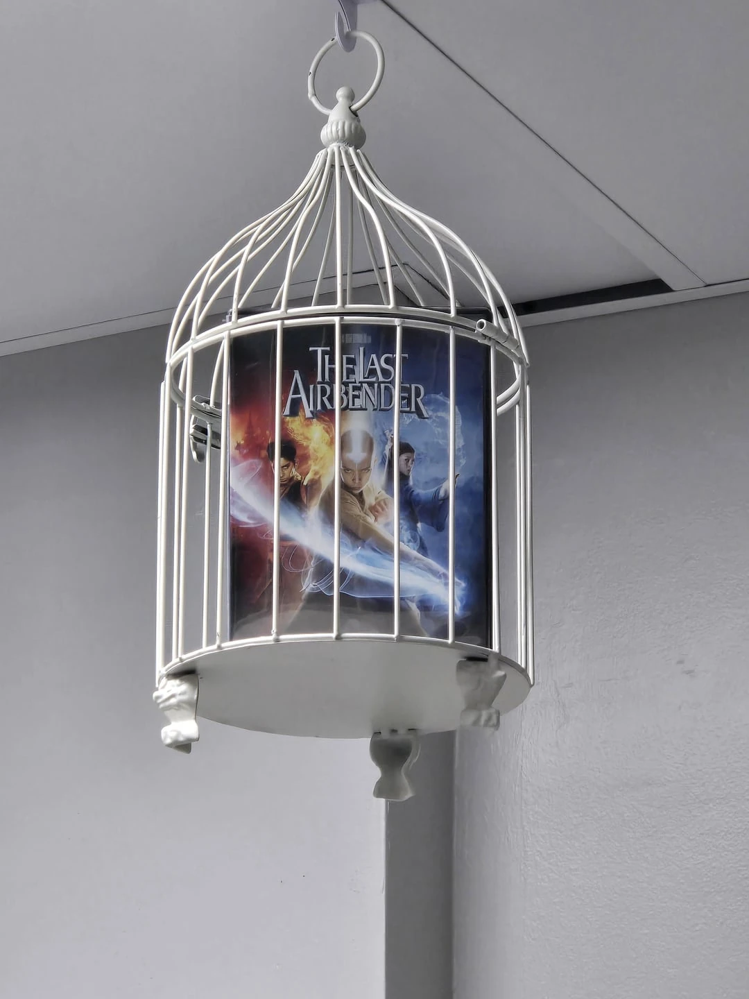 Wait why is there just an empty cage in this image? | Fandom