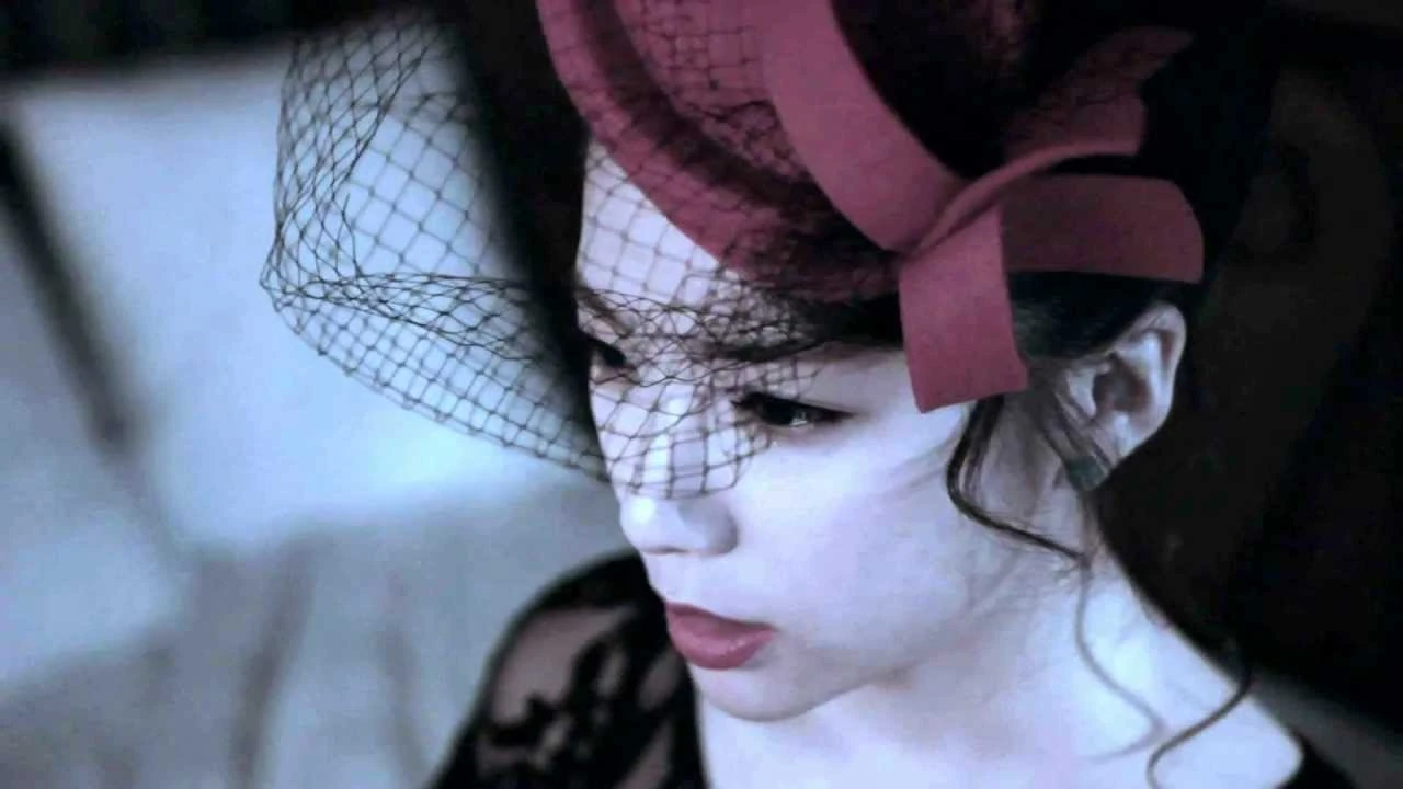 GIRL MUST HAVE A COMP WITH MIKU AND EMINEM(also the music video warning ...