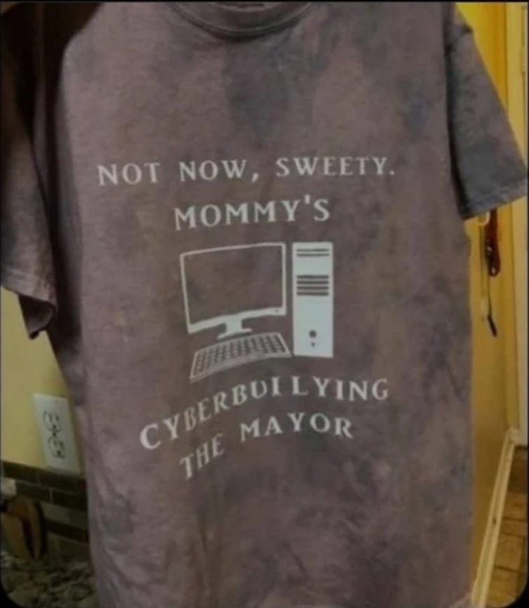 Someone draw 2B in this shirt please | Fandom