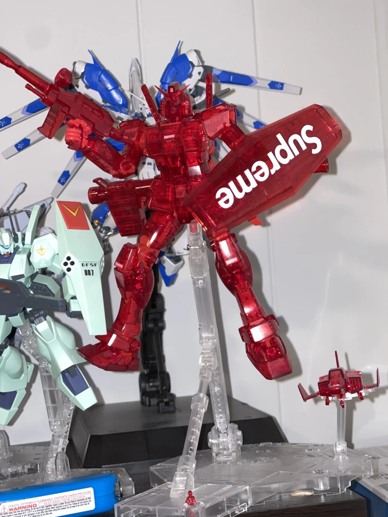 Can the MG RX-78 2.0 have the core fighter be displayed separately from ...