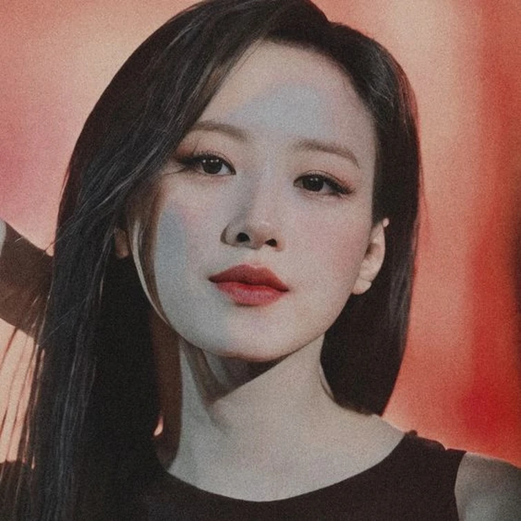 I edited Rose and Jisoo with different hair colors | Fandom