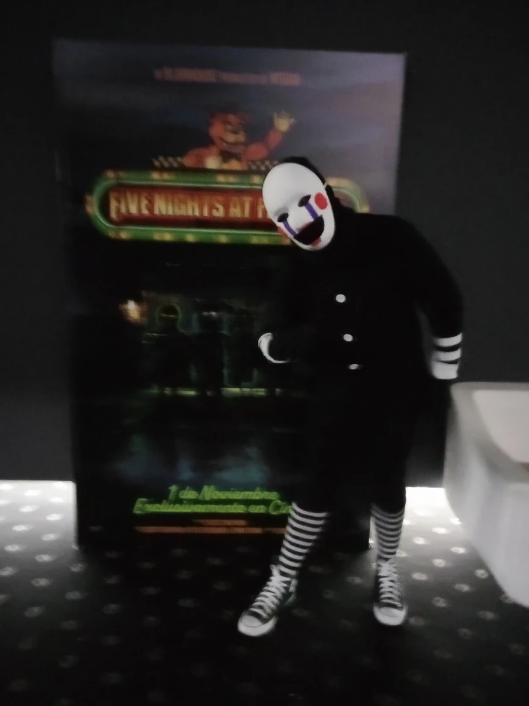 ¡Fui a ver la película de FNaF disfrazado de Puppet! | Fandom
