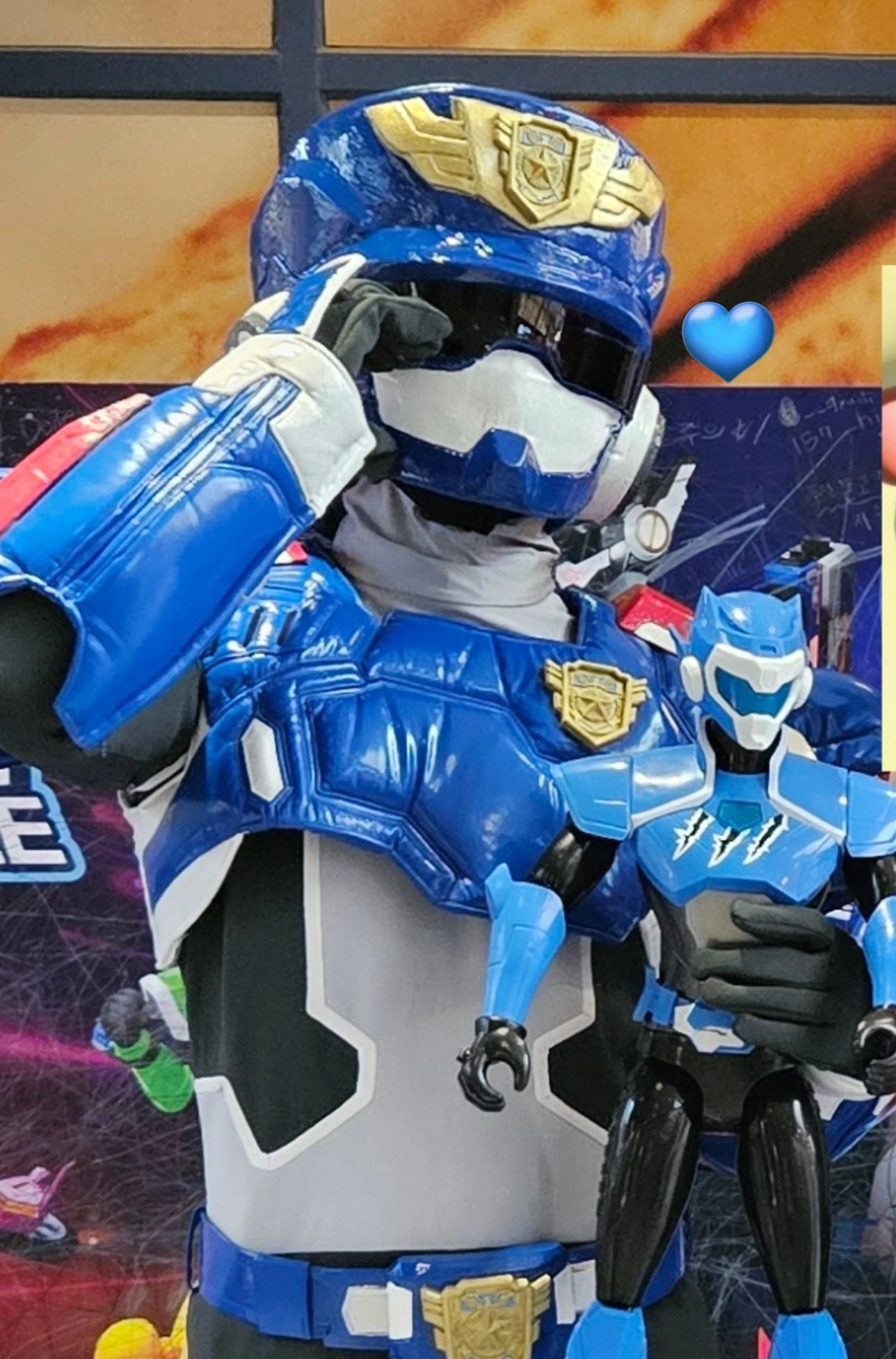 This is MINIFORCE Agent Blue Volt Mascot from MINIFORCE Super Cops ...