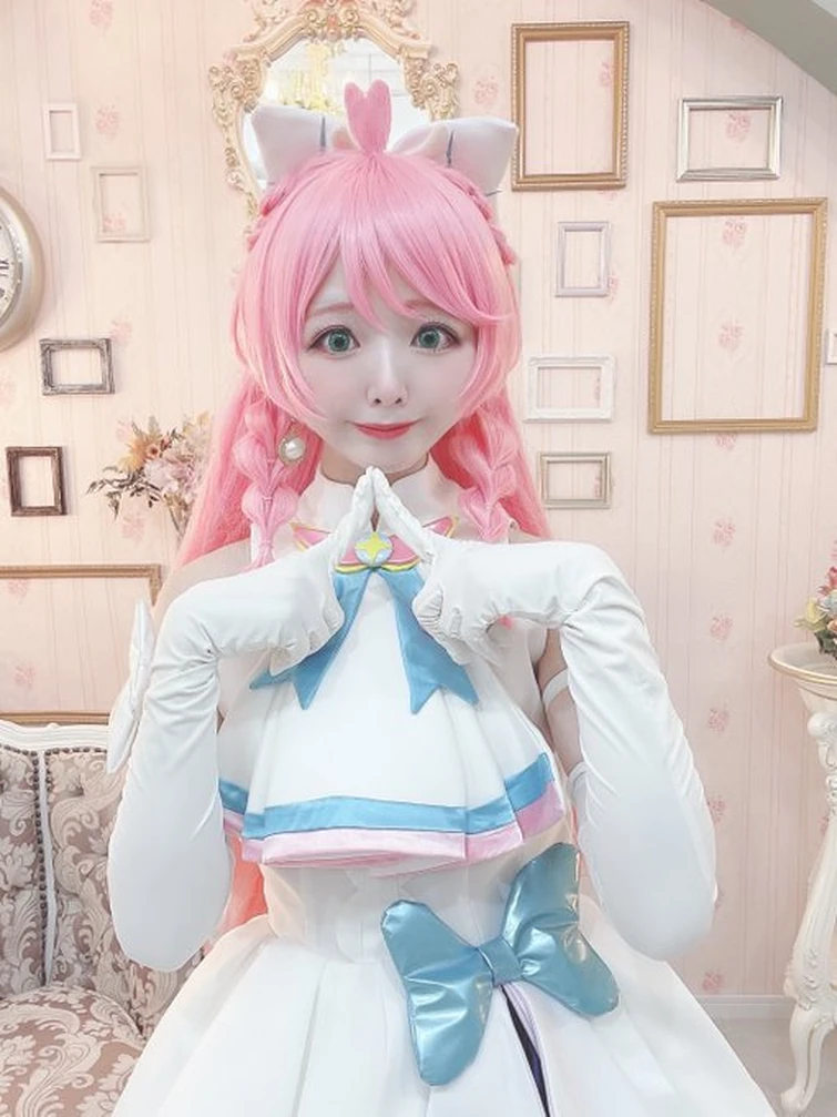 I'd like to introduce you to a Japanese cosplayer's amazing Cure Nyammy ...