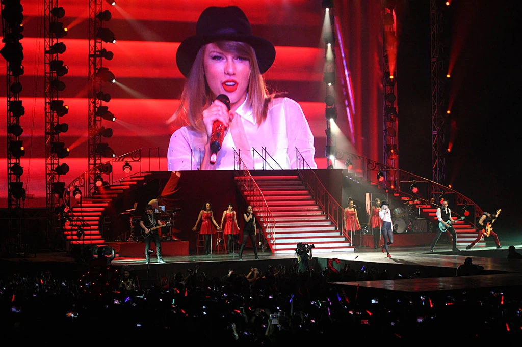 6/4/14 - Red World Tour in Jakarta,Indonesia | Fandom