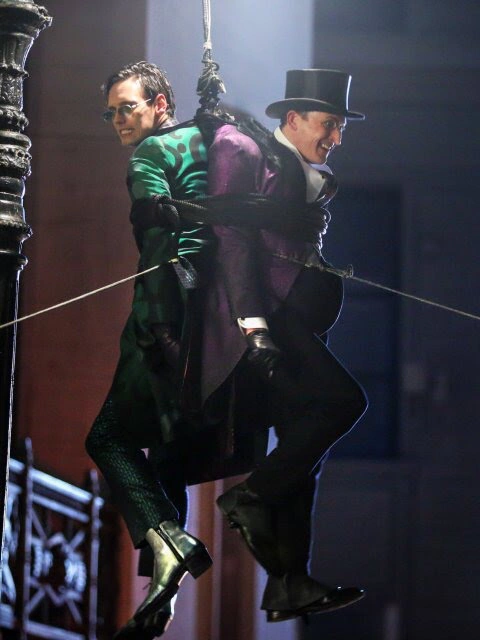 Penguin and the riddler are getting a classic look in Gotham season 5 ...