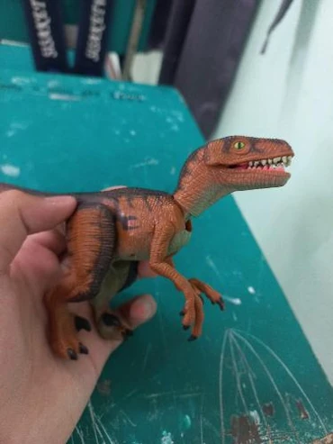 Is it normal that the jp03 kenner raptor's leg with the jp mark is ...