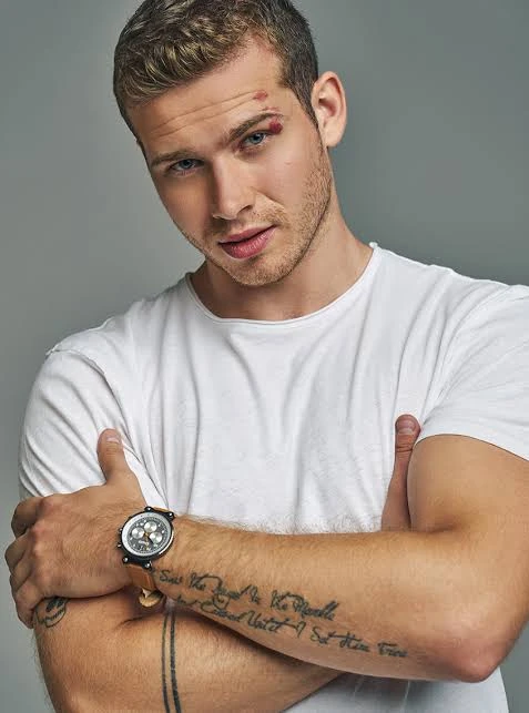 Oliver Stark | 9-1-1 Wiki | Fandom