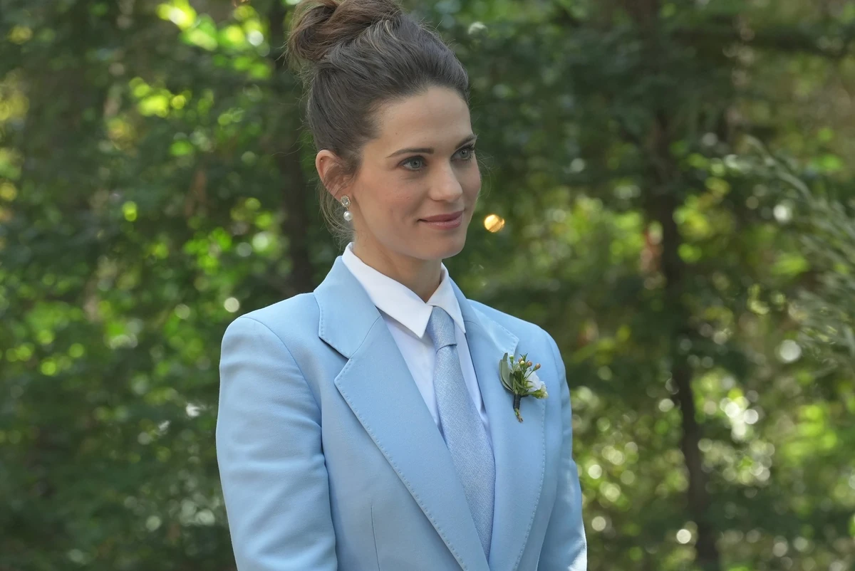 Iris Blake | 9-1-1 Wiki | Fandom
