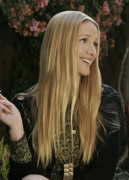 Laurel Cooper | 90210 USA Wiki | Fandom