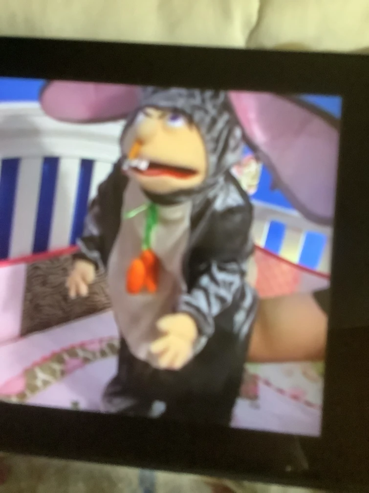 What is Jeffy dancing to? (Wrong answers only) | Fandom