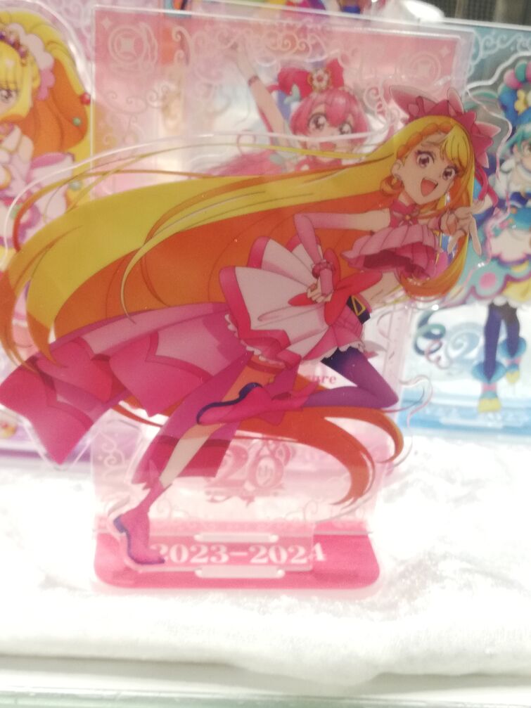 The "Hirogaru Sky! PreCure" team's 20th anniversary acrylic stands is ...