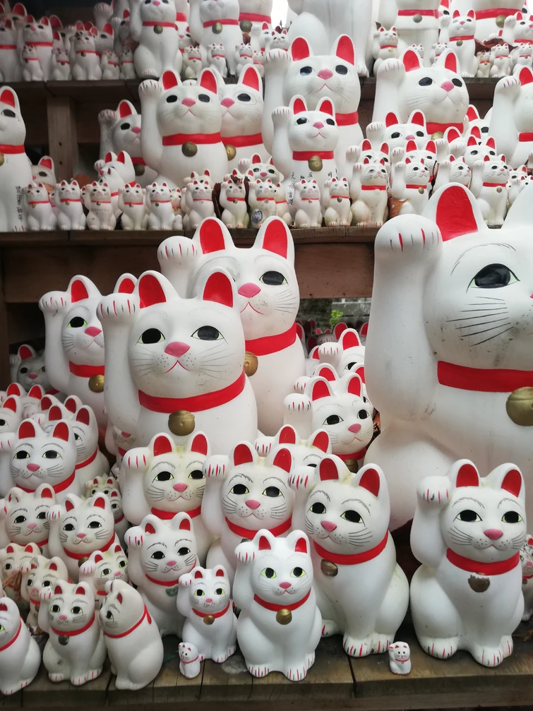 What do you know "maneki-neko" (beckoning cat) that appears in ...