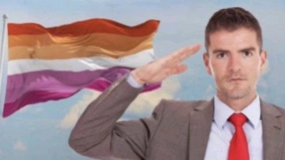 hes right behind me isnt he | Fandom