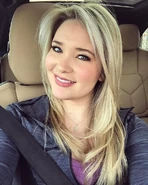 Sarah J. Maas | A Court of Thorns and Roses Wiki | Fandom