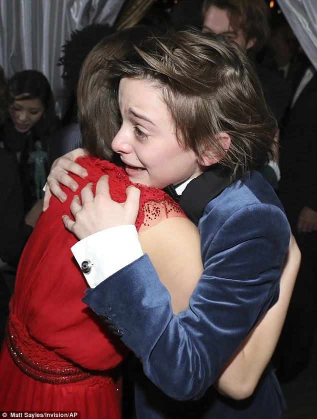 FLASHBACK PHOTO! NOAH AND MILLIE AT THE SAG AWARDS (AND NOAH CRYING ...