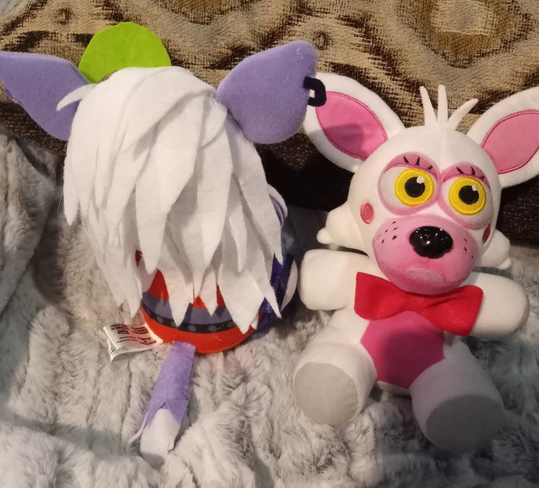 I decided to add more details to my Roxanne Wolf plush :) | Fandom