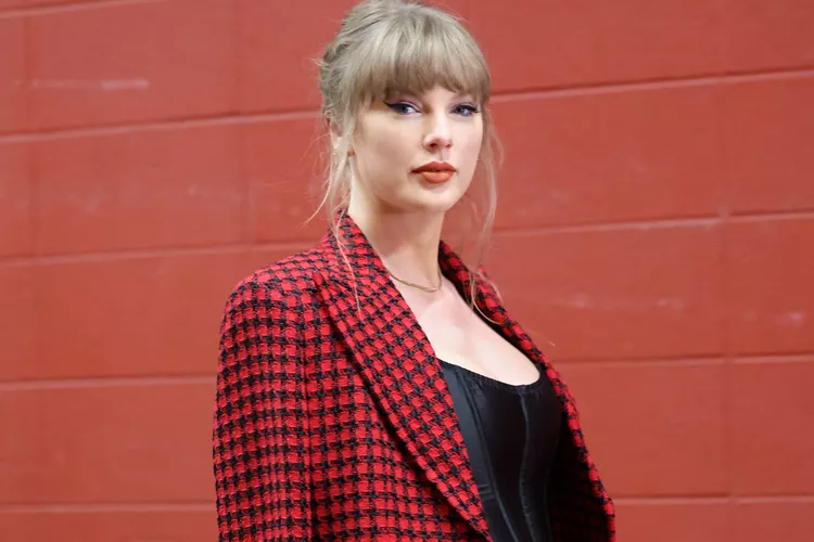 Tay is at the game! | Fandom