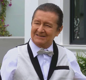 Peter McKay | Al fondo hay sitio Wiki | Fandom