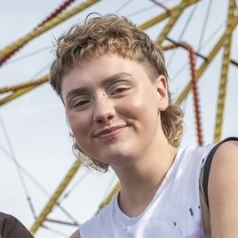 Darcy Olsson | Alice Oseman Universe Wiki | Fandom