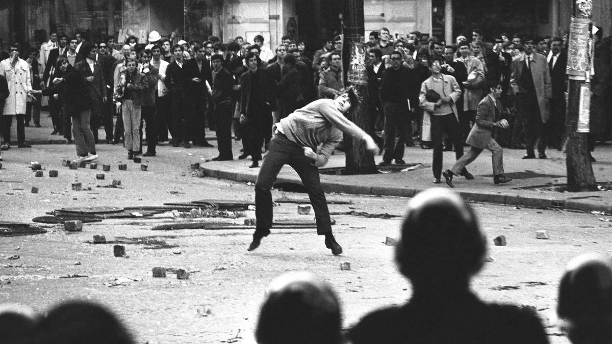 Paris Uprising (CMC-1962) | Alternative History | Fandom