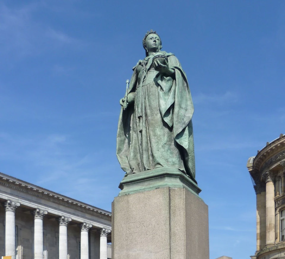 Statue of Queen Victoria, Victoria Square, Birmingham (Regem Britanniae ...