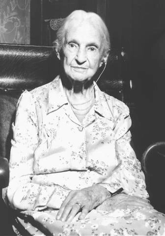 Betsy Baker | The Amazing Everything Wiki | Fandom