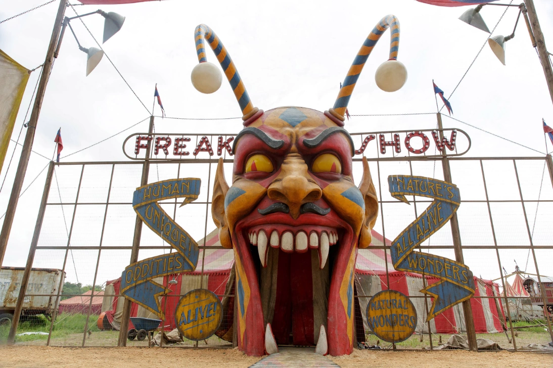 Gabinete de Curiosidades de Fräulein Elsa | American Horror Story Wiki ...