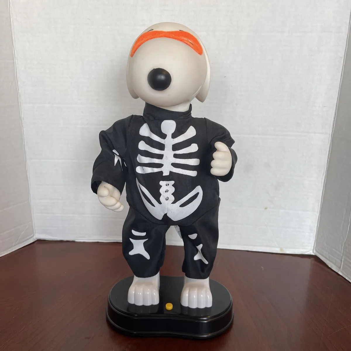 Hip Swinging Snoopy | Animatronic Wiki | Fandom