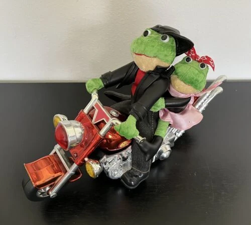 Valentine Motorcycle Couple - Frogs | Animatronics Wiki | Fandom