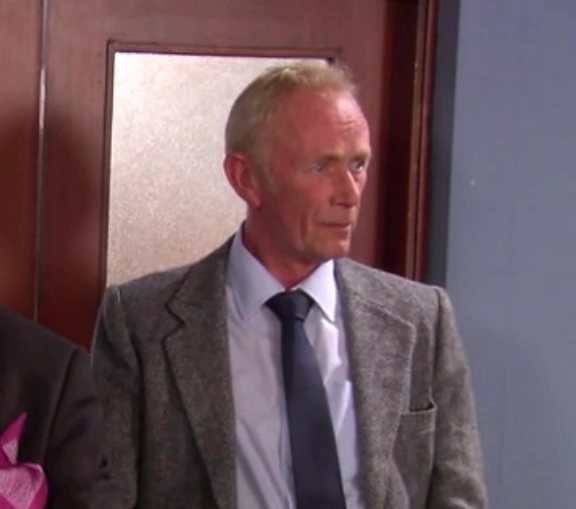Mr. Saunders | Another House Of Anubis Wiki | Fandom