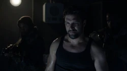 Slade Wilson (Arrowverse)/Biographie | Schurken Wiki | Fandom