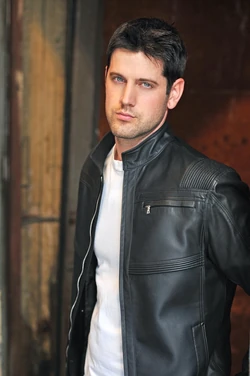Shane Fox (Earth-14) | Arrow Fanon Wiki | Fandom
