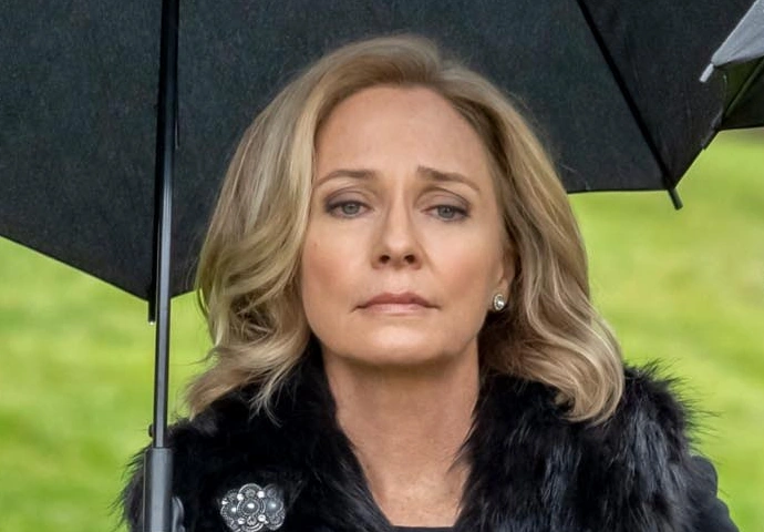 Moira Queen (Terre Prime) | Wiki ARROW France | Fandom