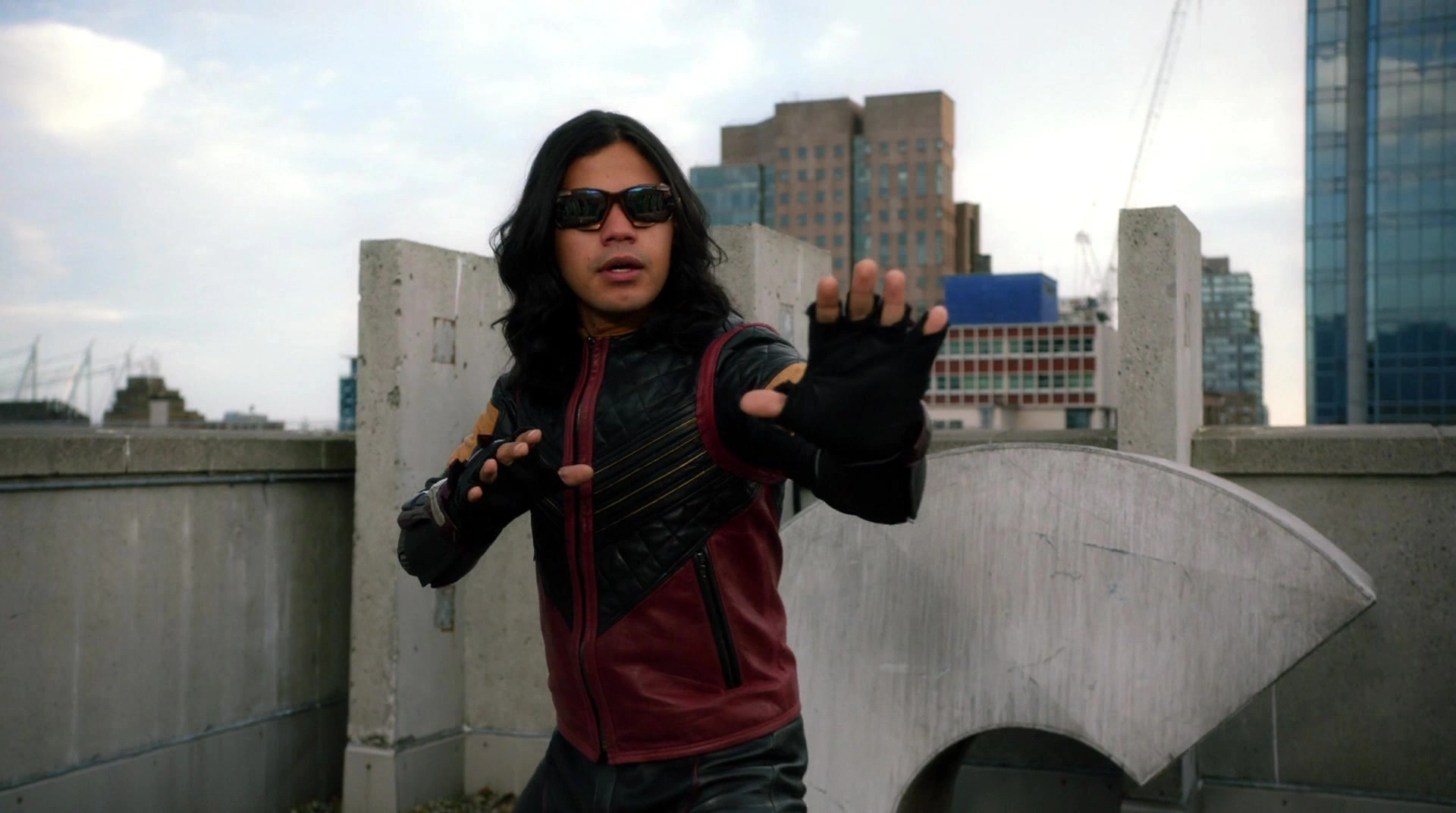 Vibe gauntlets (Earth-1) | Arrowverse Wiki | Fandom