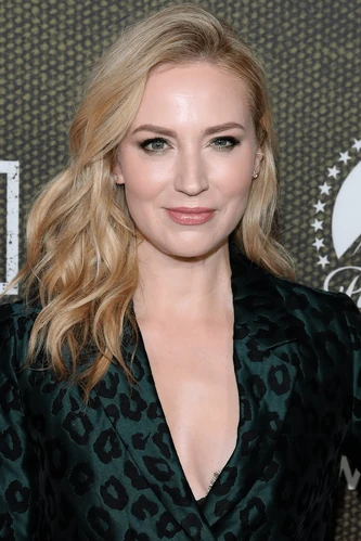Beth Riesgraf | Arrowverse Wiki | Fandom