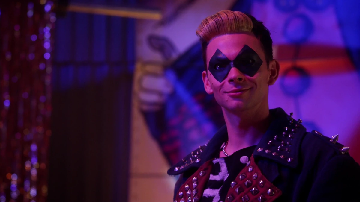 The Trickster suit (Axel Walker) | Arrowverse Wiki | Fandom