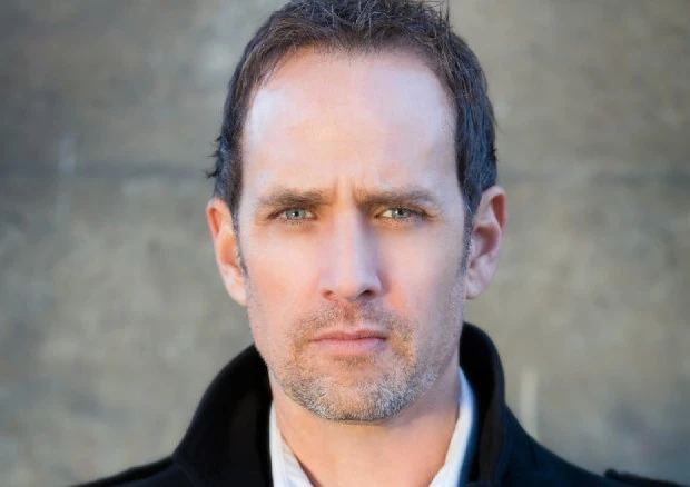 Robert Moloney | Arrow wiki | Fandom