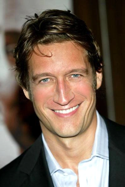 Robert Gant | Arrowverse Wiki | Fandom