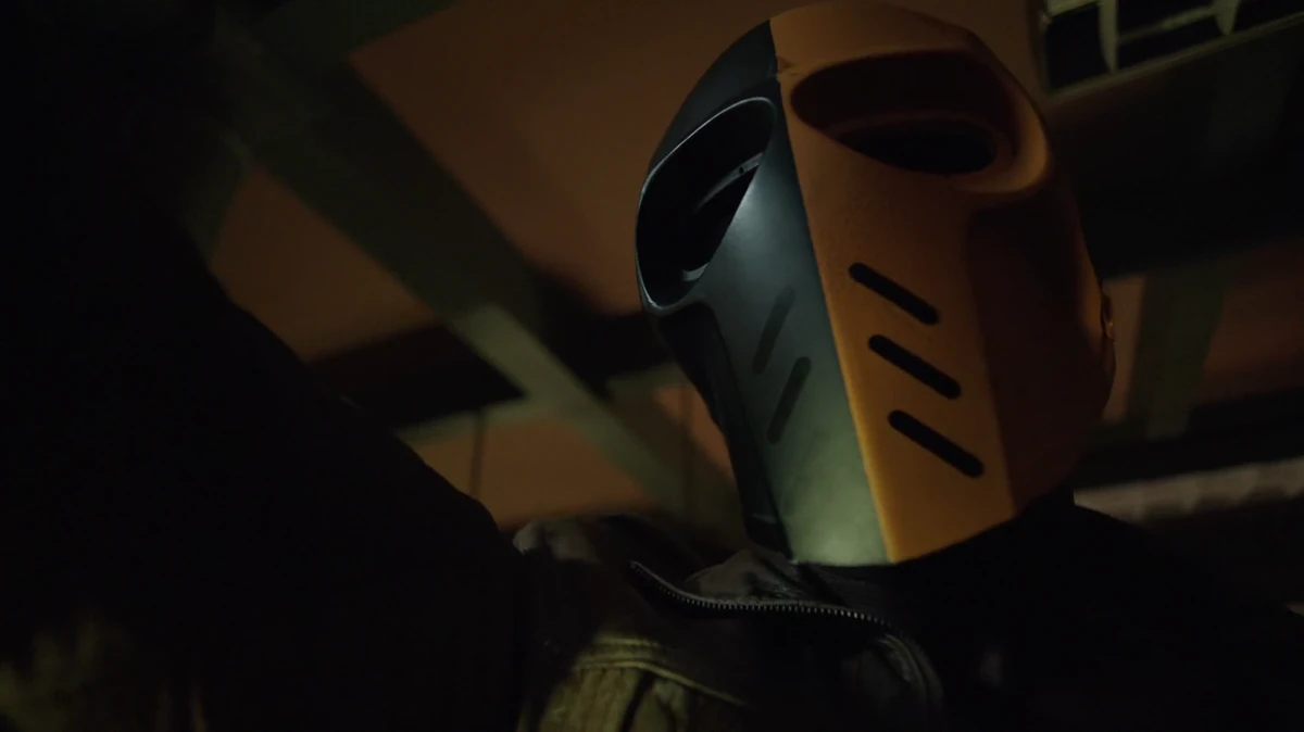 Ripped suit | Arrowverse Wiki | Fandom