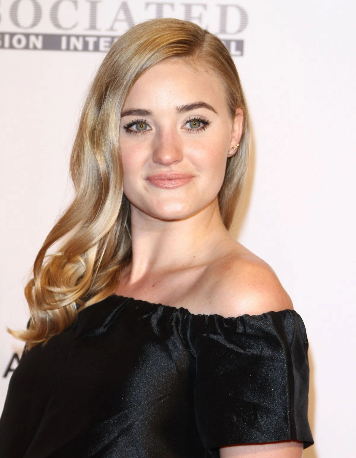 Amanda Michalka | Arrowverse Wiki | Fandom